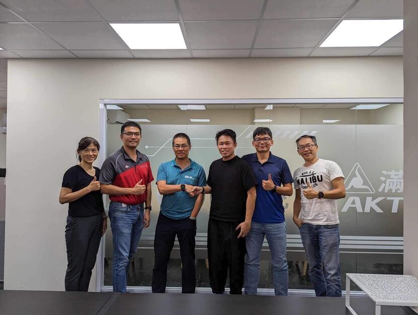 打造最好用的充電地圖APP進擊之路 - AmpGo 電電行 創辦人的分享::DDCAR 電動車